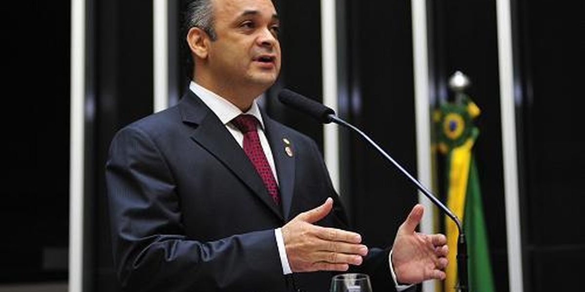 Roberto de Lucena faz discurso em homenagem aos 57 anos da igreja O ... Roberto de Lucena faz discurso em homenagem aos 57 anos da igreja O ...
