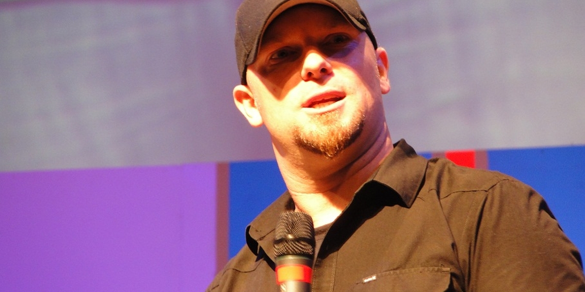 Jake Hamilton: "O Reino de Deus não se parece com essa terra" - Guiame