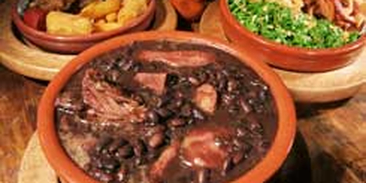 Aprenda a fazer Feijoada: um prato delicioso e histórico - Guiame