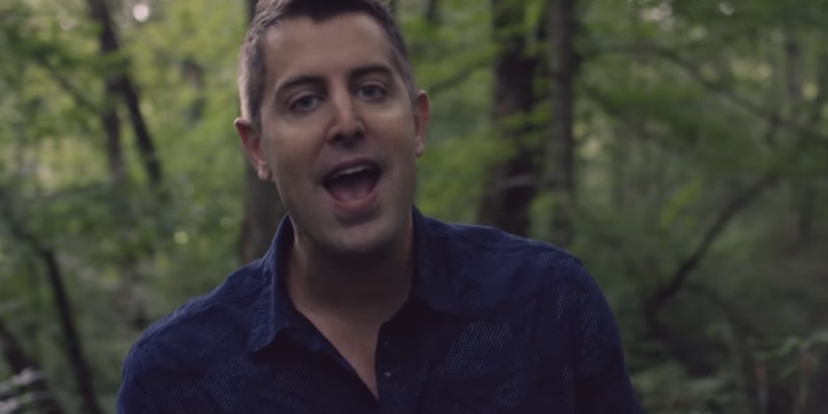 Jeremy Camp lança clipe devocional da música "Same Power" - Guiame