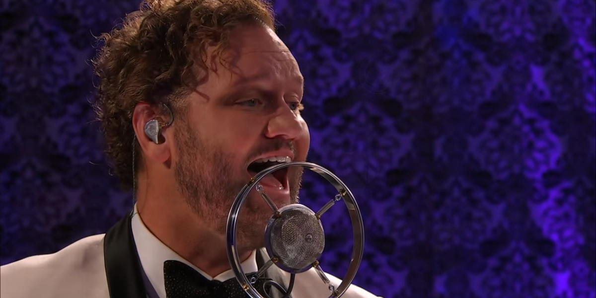 David Phelps lança novo CD e DVD de natal, “It Must Be Christmas” - Guiame
