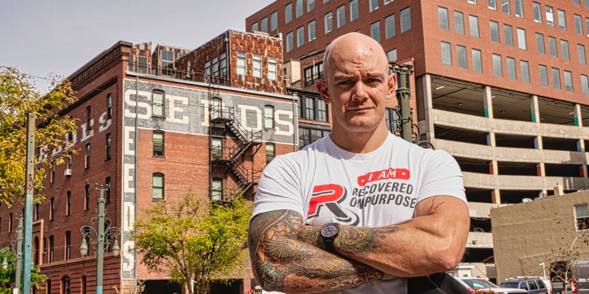 Viciado em drogas desde os 11 anos, homem ouve a voz de Deus e é ...