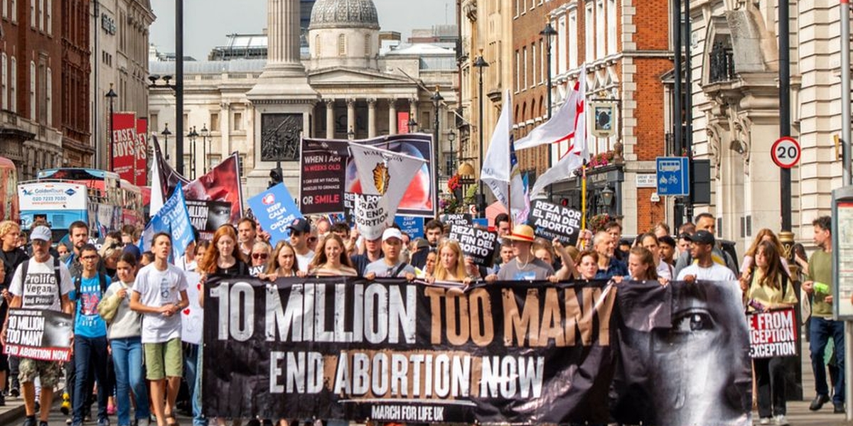 Mais de 7.000 pessoas marcham pela vida em Londres - Guiame