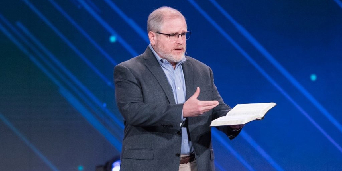 Quando Deus parece distante: pastor incentiva comunhão espiritual em ...