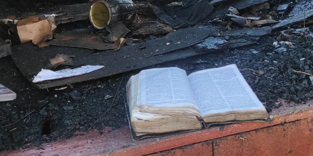 Casa é destruída por incêndio no RS, mas Bíblia fica intacta: “Deus ...