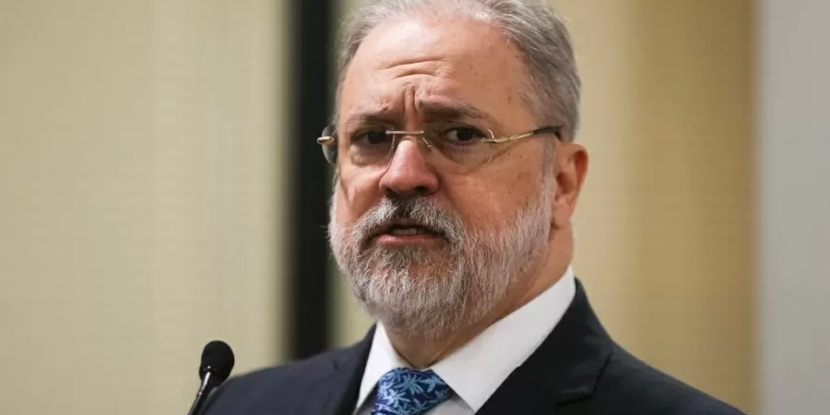 PGR se manifesta a favor de retirar “pai” e “mãe” em certidão de ...