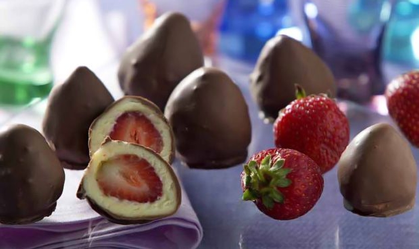Prepare deliciosos bombons de morango para presentear quem você ama ...