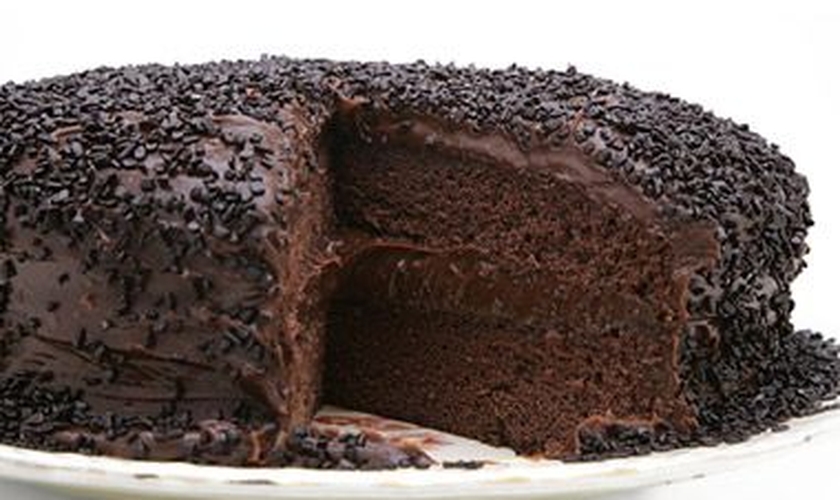 Prepare um delicioso bolo brigadeiro para a família no fim de semana ...