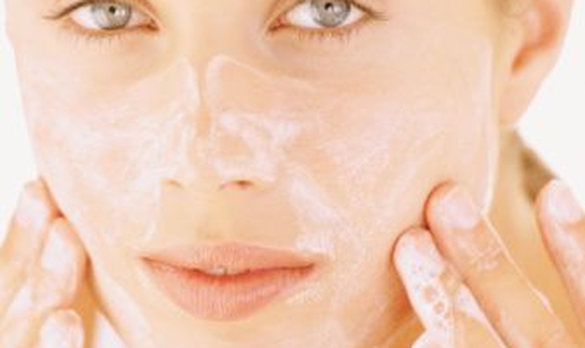 Pele descascando? Confira dicas de maquiagem para disfarçar a pele - Guiame