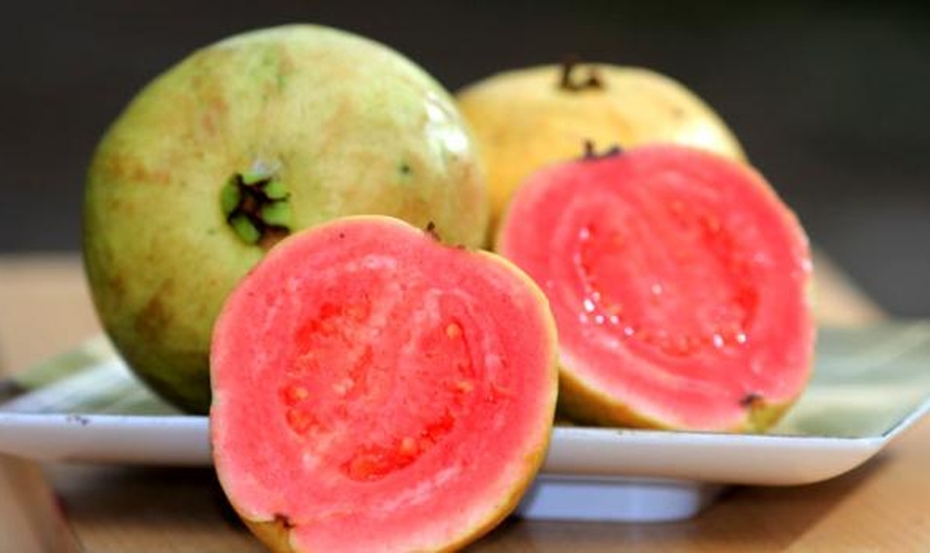 Conheça 6 frutas da estação que ajudam a emagrecer - Guiame