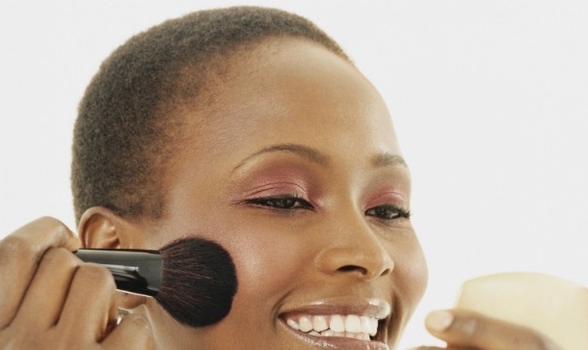 Aplicação certa do blush de acordo com o formato do rosto - Guiame
