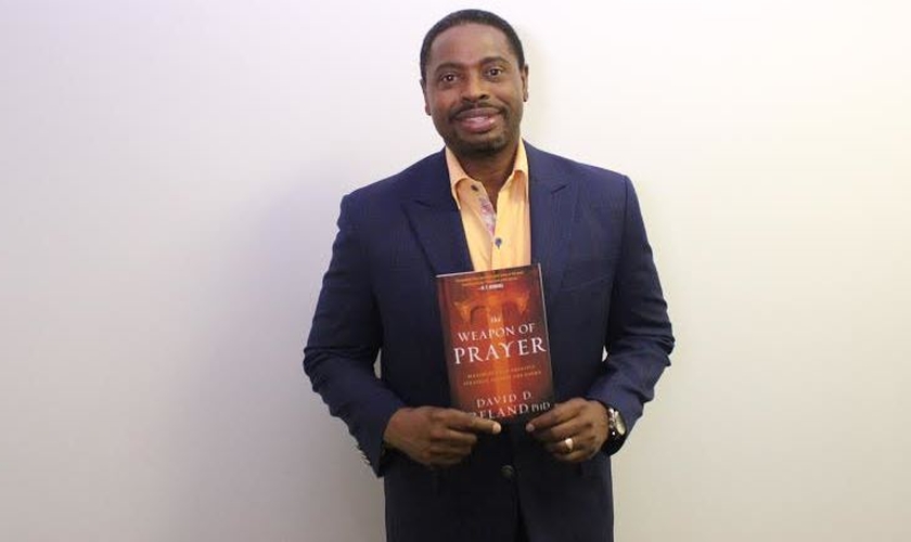 Ex-ateu, pastor norte-americano afirma que "Não é acreditar em Deus é ...