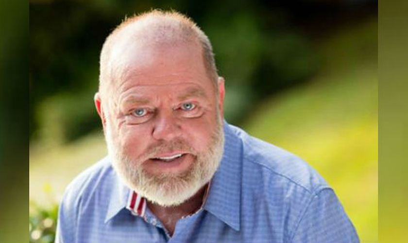 Pastor relata livramento da morte, após ser esfaqueado: "Deus mudou ...