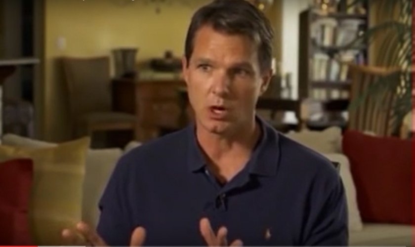 Ateu decide ler a Bíblia para confrontar os cristãos e se converte ...