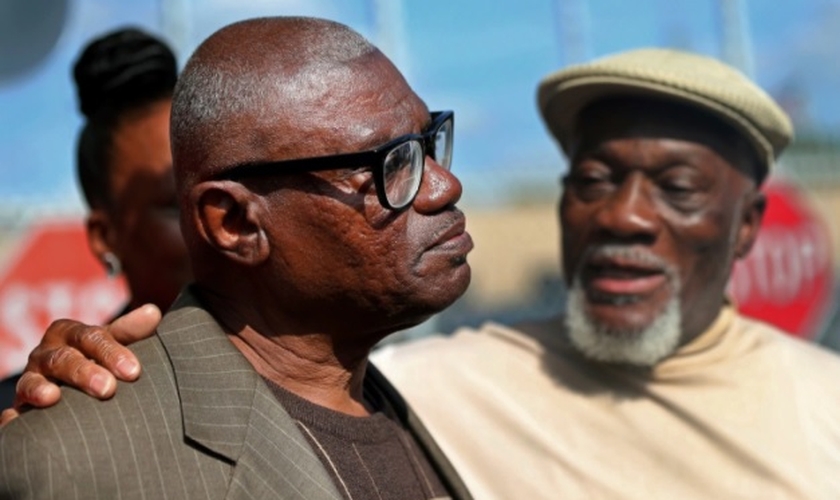 Homem preso injustamente há 46 anos perdoa acusadores: “Deus é tão bom ...