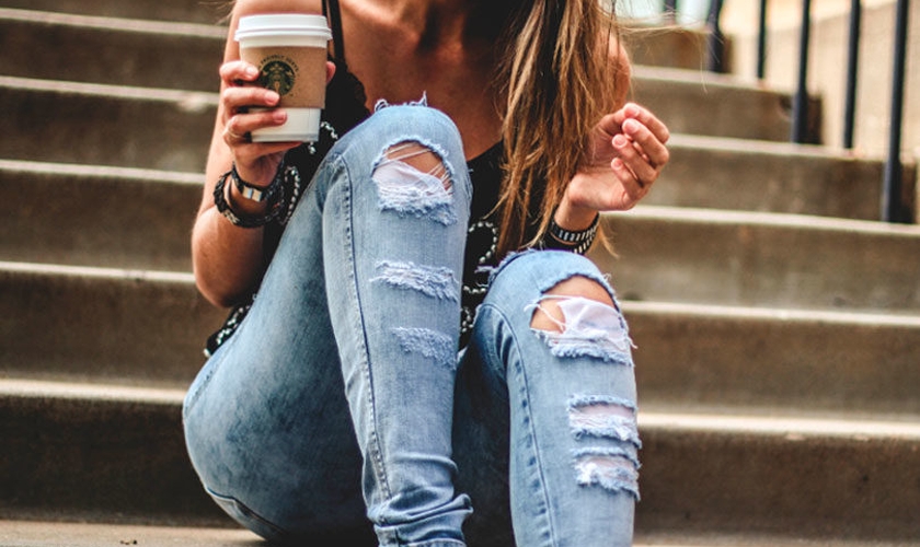 Jeans Destroyed: dicas para usar o rasgado do momento - Guiame