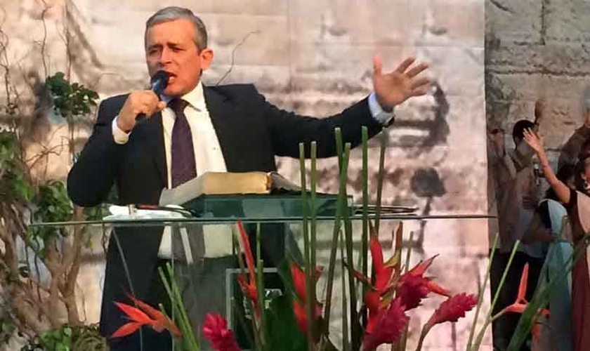 Católicos e evangélicos devem se unir contra partidos de esquerda ...