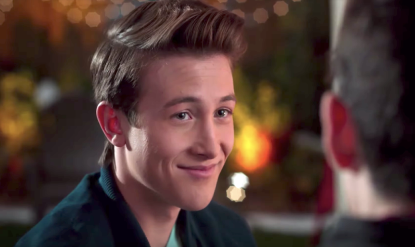 Disney Channel apresenta seu primeiro romance gay em série infantil ...