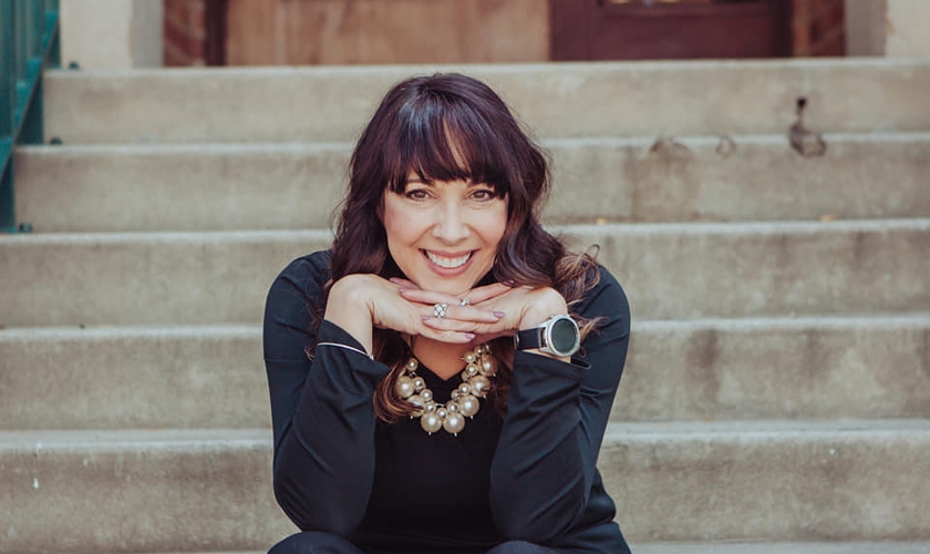 Ex-prostituta se rende a Cristo e prega para mulheres: “A graça de Deus ...