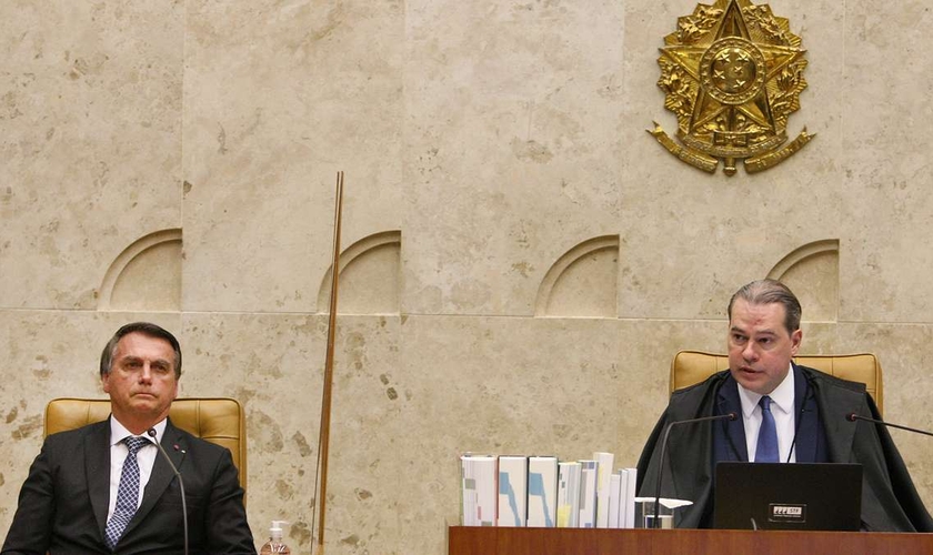 Bolsonaro confirma ministro evangélico e defende orações no STF: “Deus ...