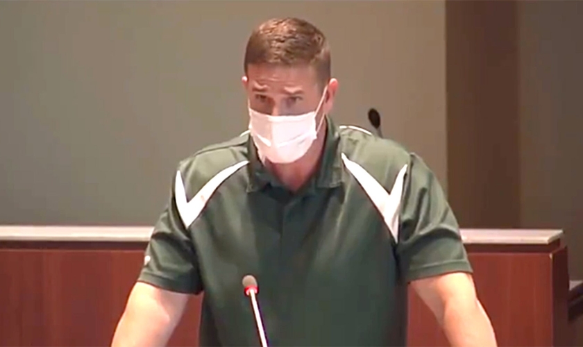 “Sou professor, mas antes sirvo a Deus”, diz educador afastado por se ...