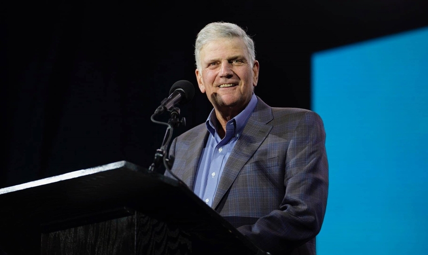 Franklin Graham passa por cirurgia cardíaca e agradece orações - Guiame