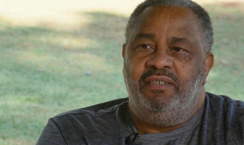 No corredor da morte injustamente, cristão ganha membro do Ku Klux Klan ...