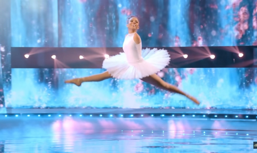 Bailarina brasileira sem braços dança louvor no America's Got Talent ...