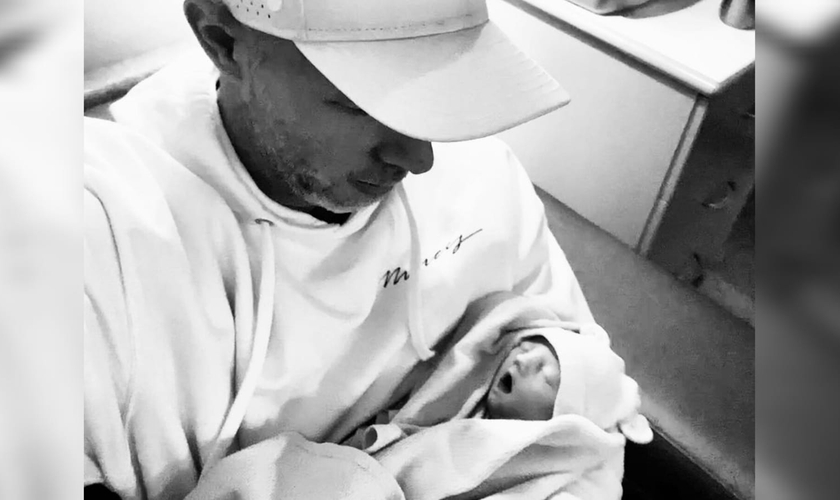 Pastor declara fé após morte de filha recém-nascida: ‘Deus continua ...