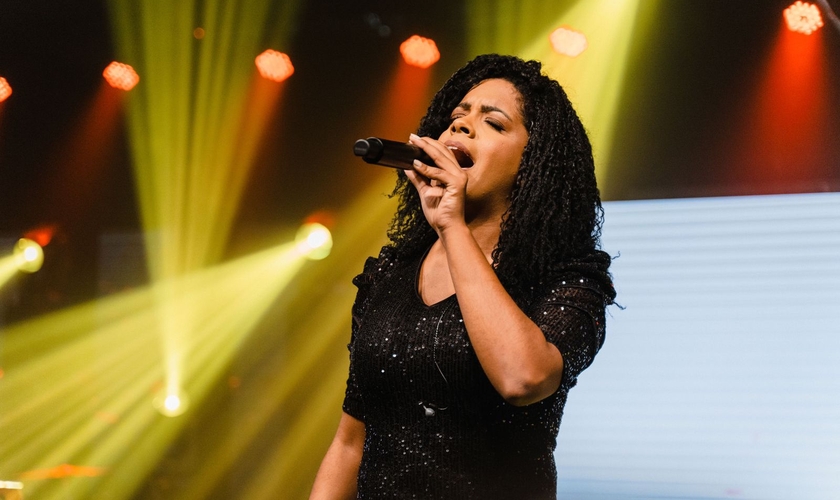 Kemilly Santos canta mensagem de força em “Limite” - Guiame