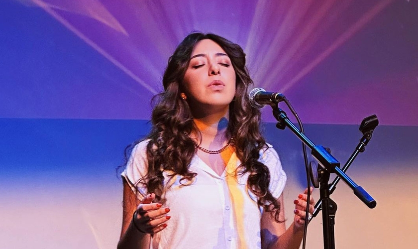 Ex-astróloga abandona Nova Era e alcança milhões com Jesus: “Ele me ...