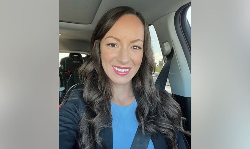 Professora cristã foi demitida por não esconder transição de gênero dos ...