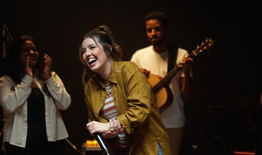 Esther Marcos lança o single “Espere” - Guiame